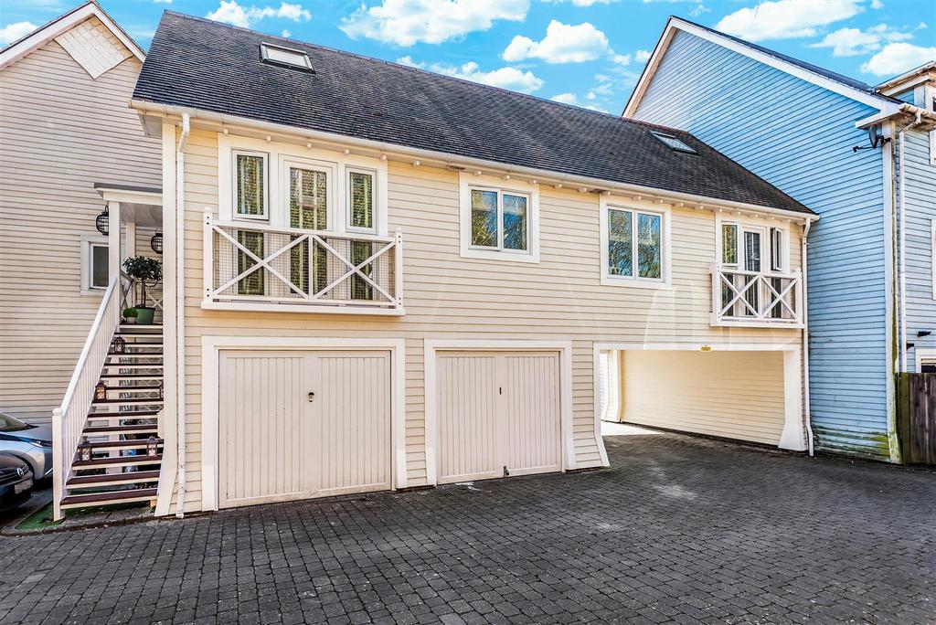Crossfield Walk, Snodland 2 bed property - £1,350 pcm (£312 pw)