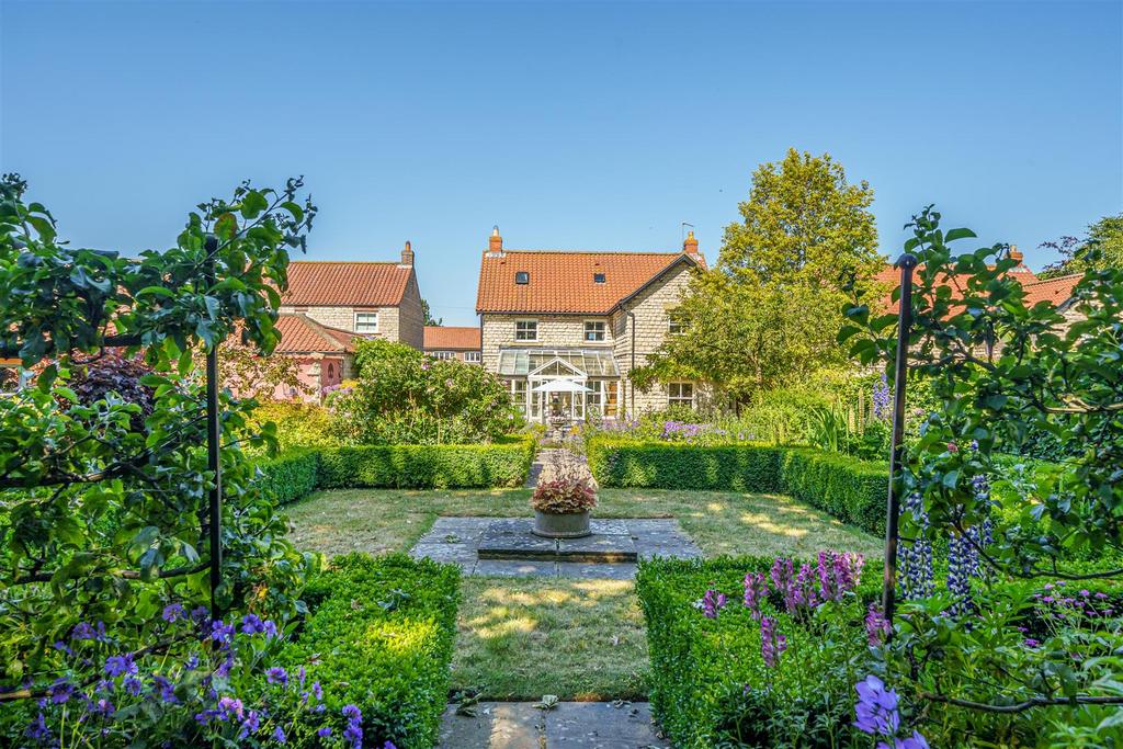 Cornwell House, Main Street... 5 bed detached house - £650,000