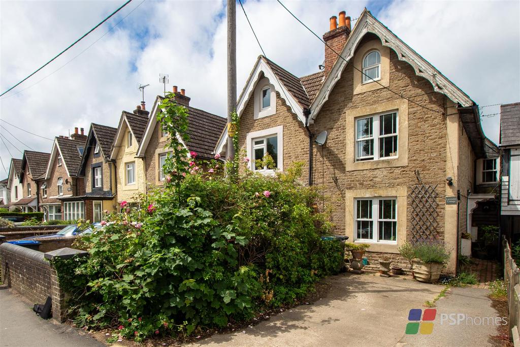 High Street, Handcross 3 bed semi-detached house for sale - £425,000