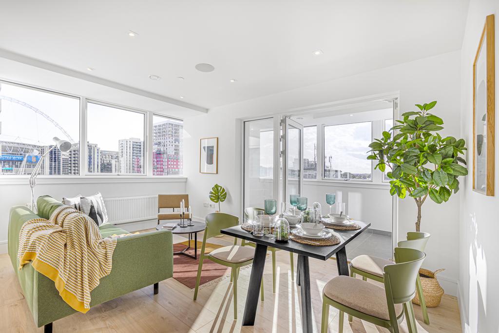 One Olympic Way 3 bed flat - £2,830 pcm (£653 pw)