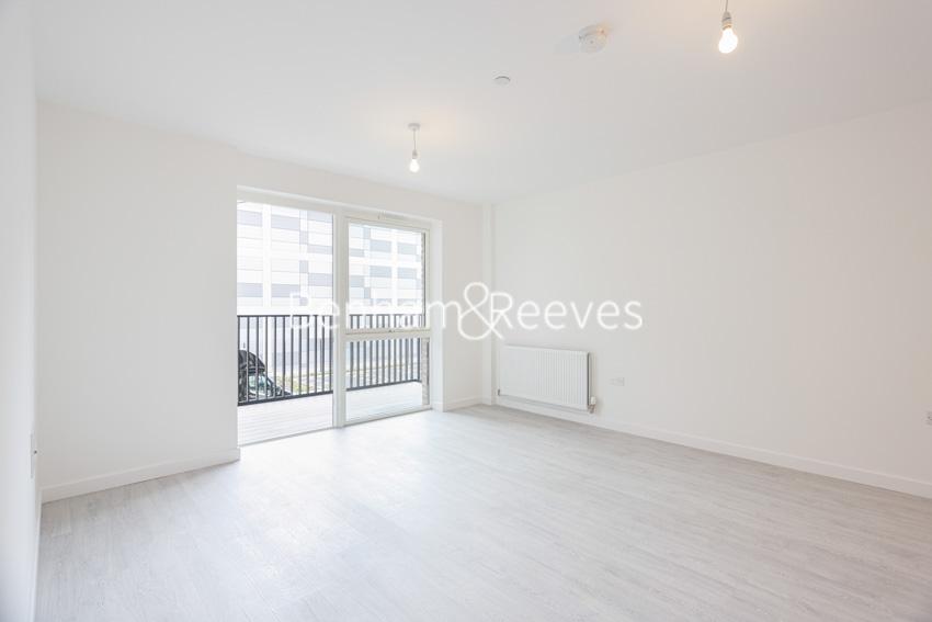Farine Avenue, Hayes UB3 1 bed apartment - £1,500 pcm (£346 pw)