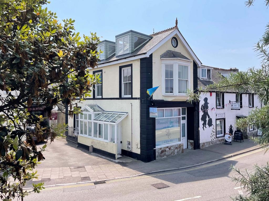 Fore Street, Hayle 2 bed end of terrace house - £345,000
