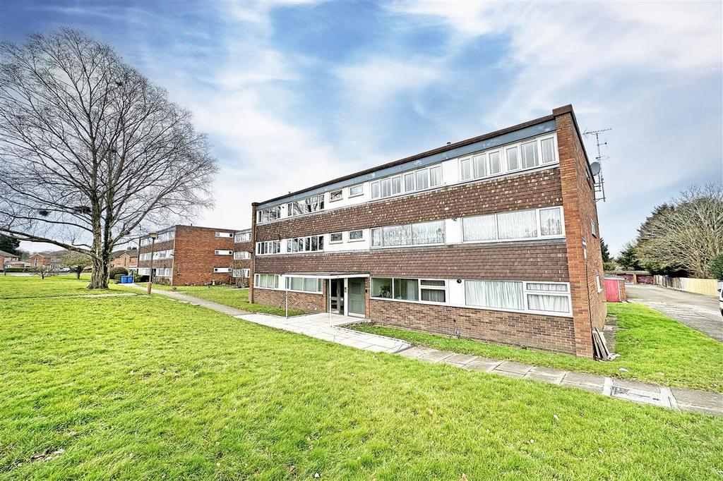 Moordown Avenue, Solihull B92 2 bed apartment - £149,950