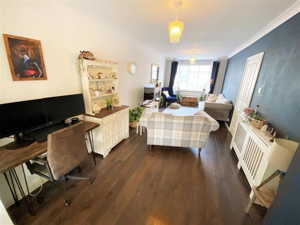 Solihull, Solihull B92 3 bed semi-detached house for sale - £299,950