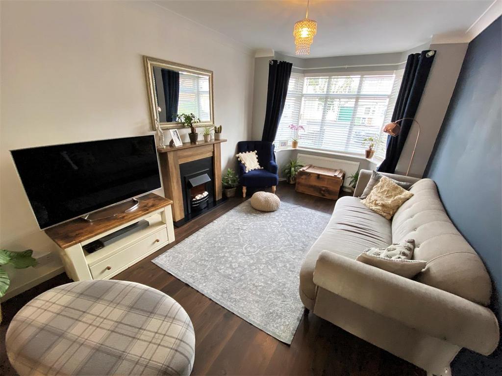 Solihull, Solihull B92 3 bed semi-detached house - £299,950
