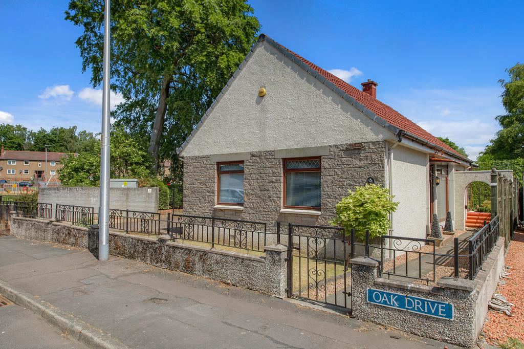 Oak Drive, Larbert FK5 2 bed detached bungalow - £225,000