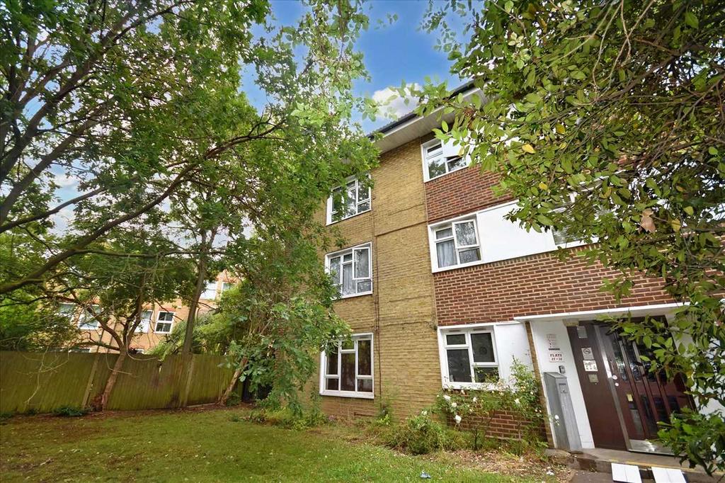 Garth Court, Chiswick 2 bed flat - £395,000