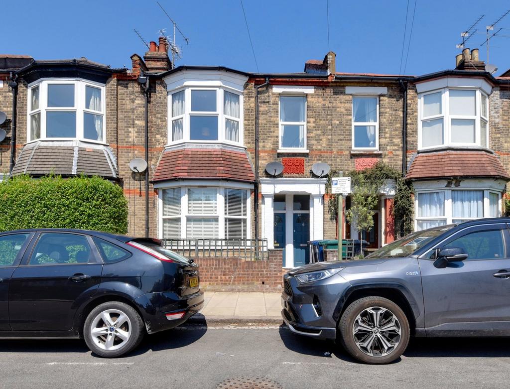 Kitchener Road, London, N2 2 bed maisonette - £550,000