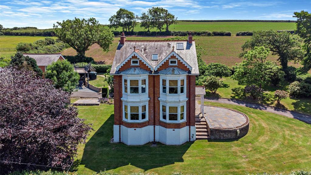 Broadlay, Ferryside, Carmarthenshire... 4 bed detached house - £880,000