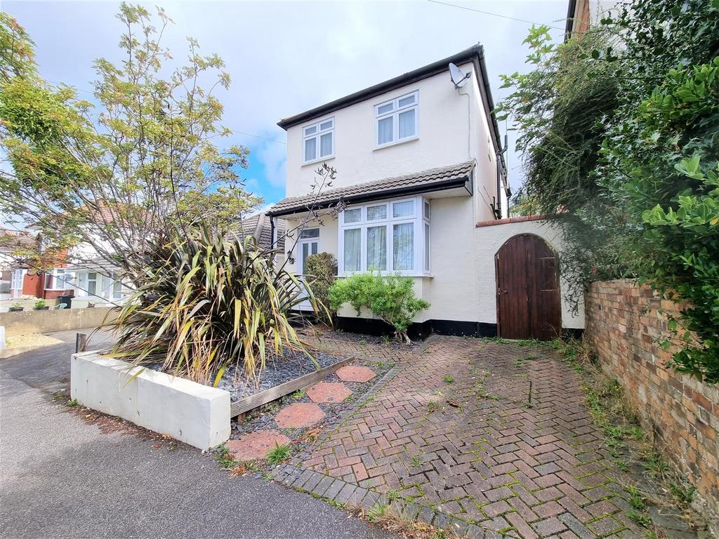 Lincoln Road, Poole BH12 3 bed detached house - £319,000
