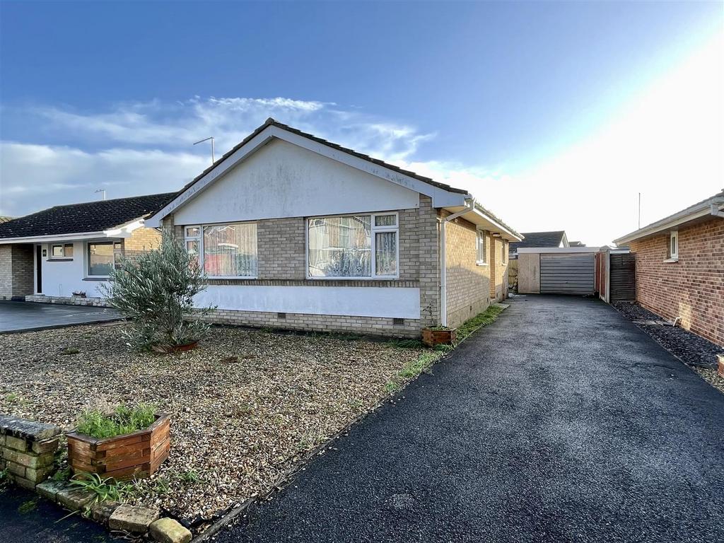 Redwood Road, Poole BH16 3 bed detached bungalow - £325,000