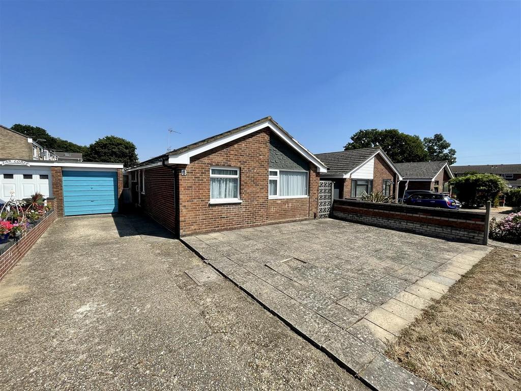 Meadows Drive, Poole BH16 3 bed detached bungalow - £329,950