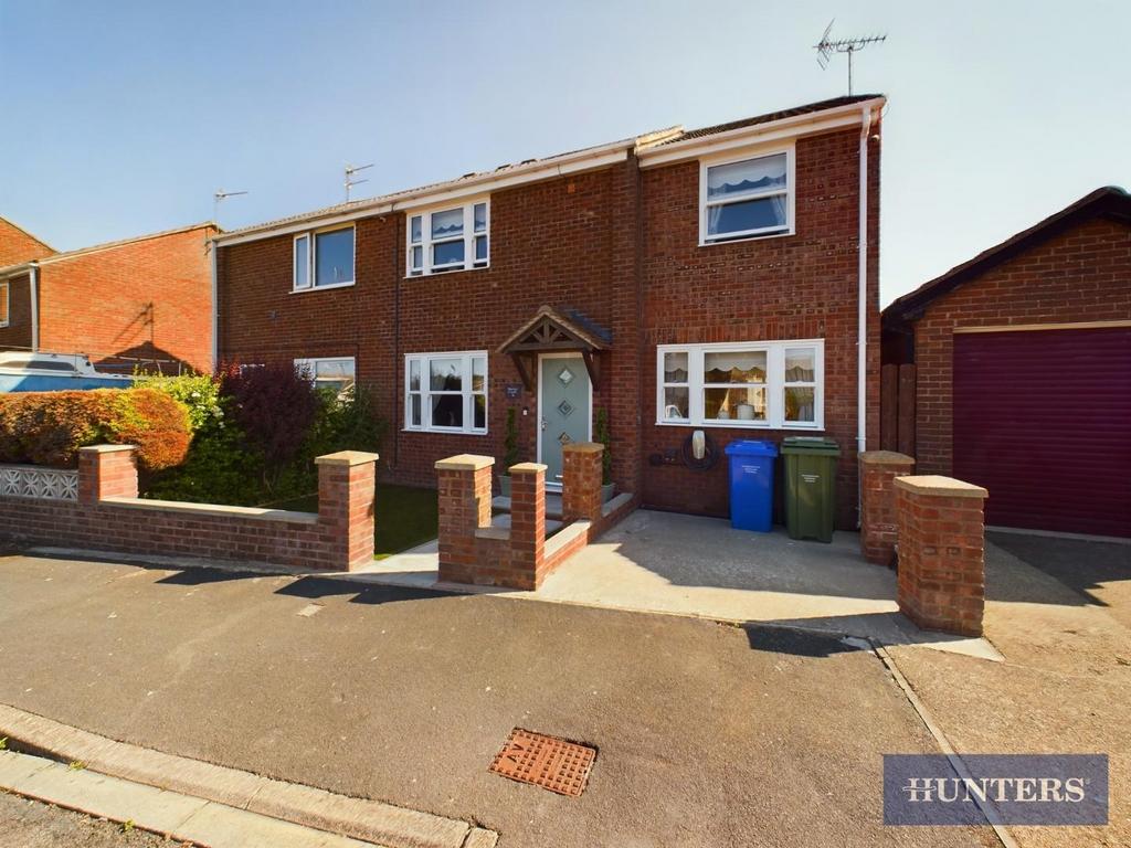 Plane Tree Way, Filey 4 bed semi-detached house - £255,000