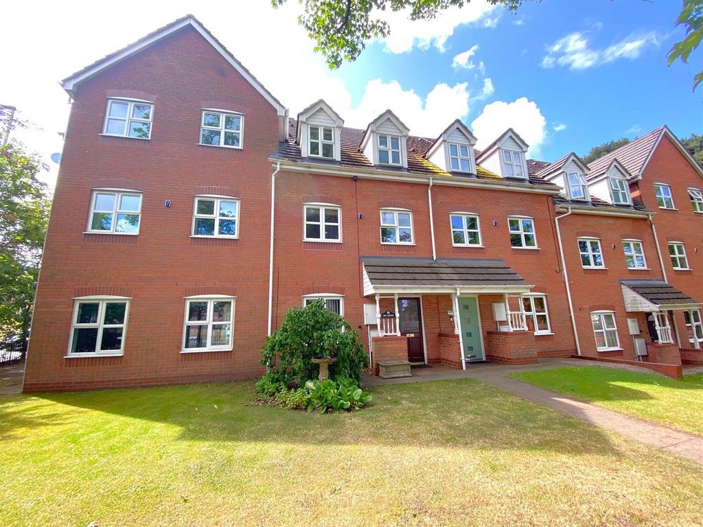 Hollyhurst Drive, Stourbridge 4 bed townhouse - £1,500 pcm (£346 pw)