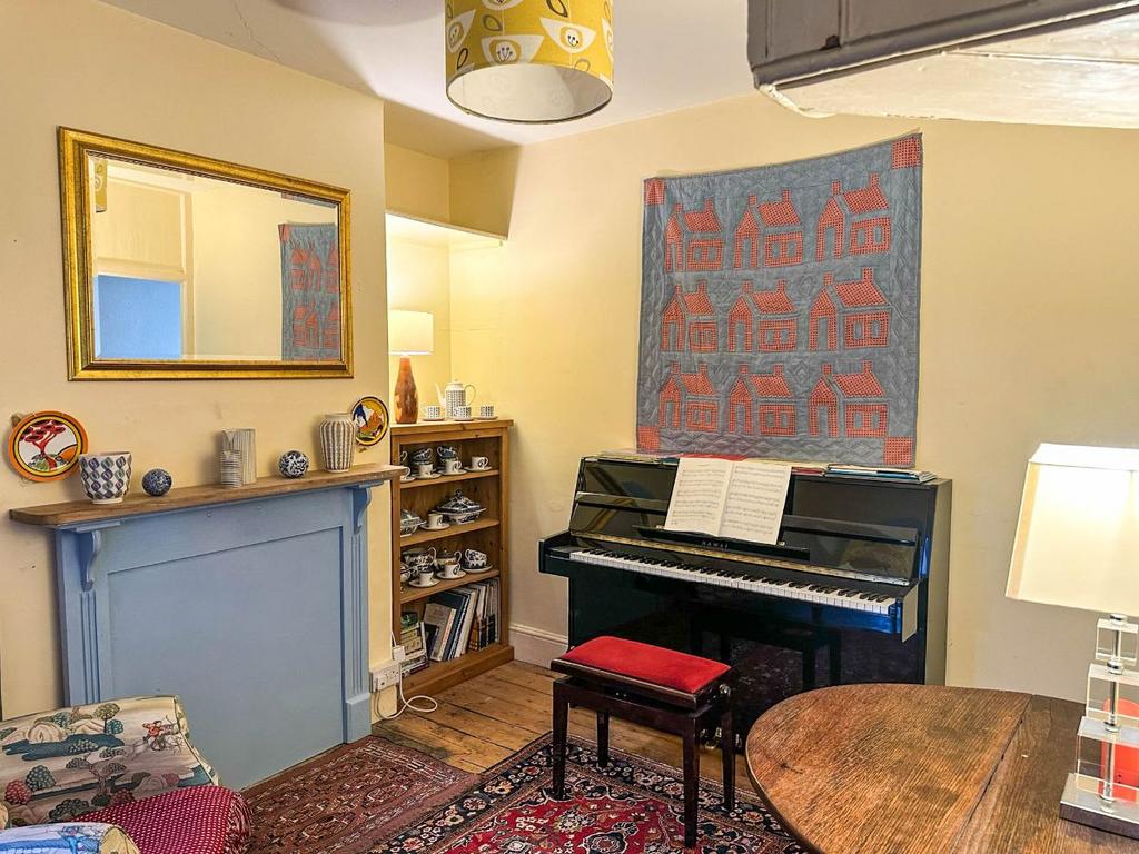 Wilton Salisbury Sp2 3 Bed Terraced House For Sale £320 000