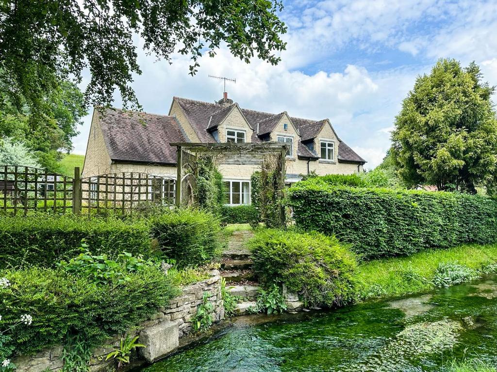 Teffont, Salisbury SP3 3 bed detached house to rent - £2,000 pcm (£462 pw)