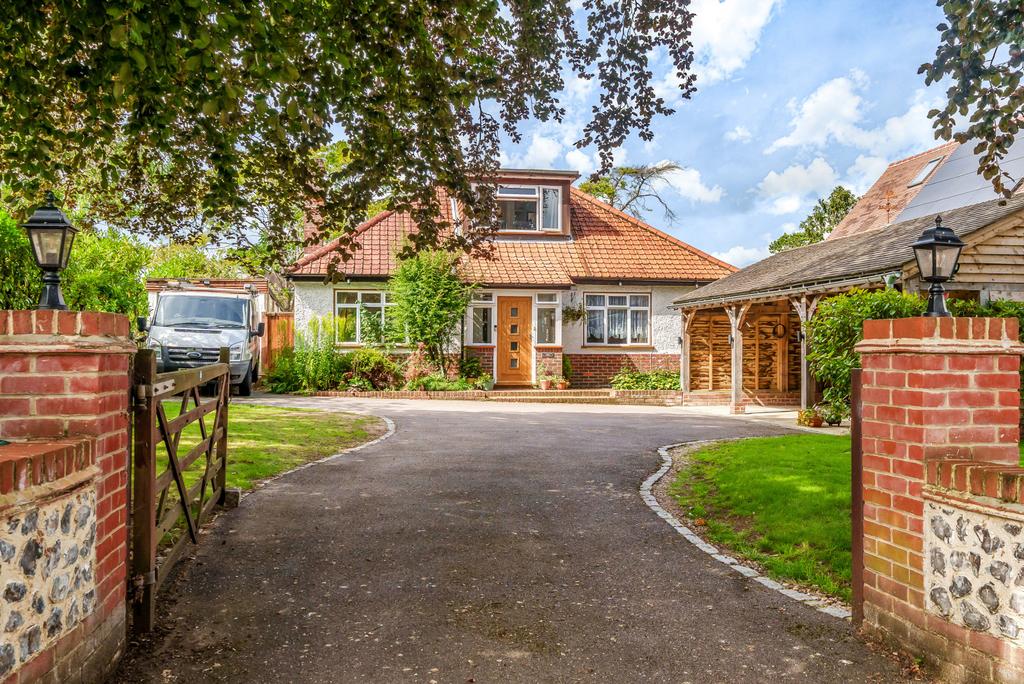Groveside, Bookham, KT23 4 bed detached house - £895,000