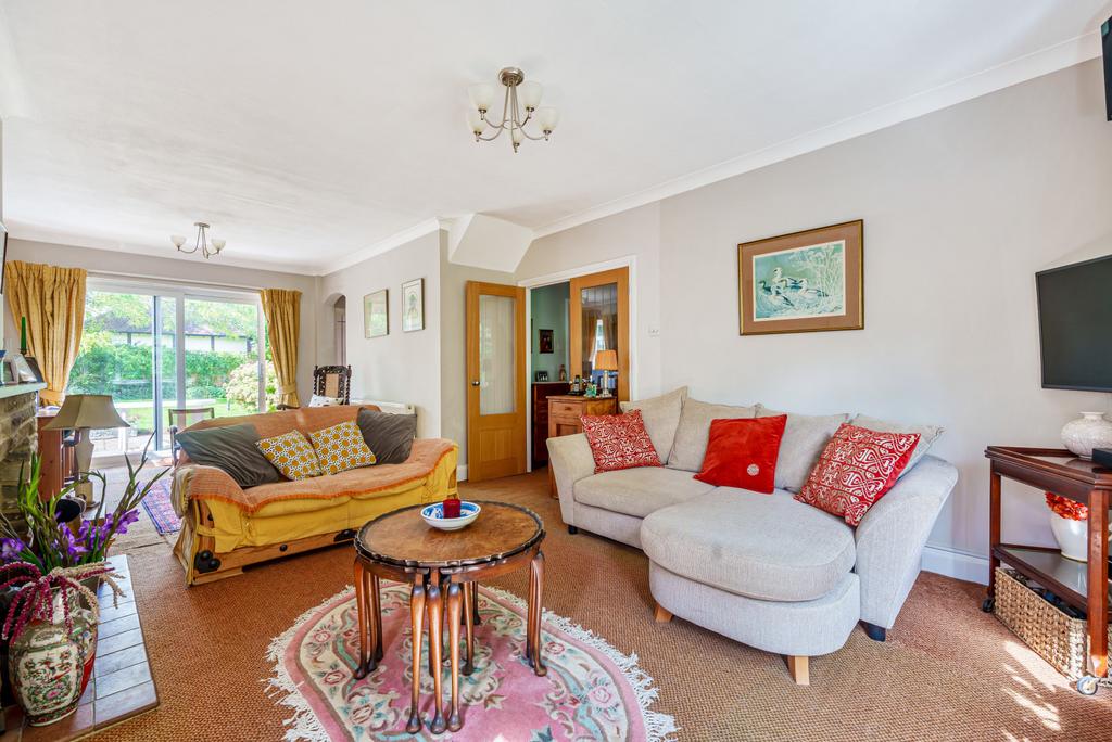Groveside, Bookham, KT23 4 bed detached house - £895,000