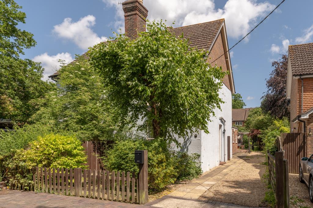 Brickfield Cottages, Plough Road, Smallfield, Horley, RH6 3 bed semi ...