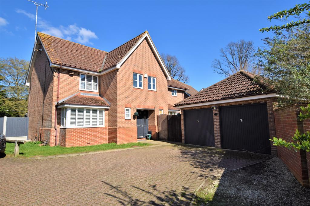 Pinecroft Gardens Highwoods Colchester Co4 4 Bed Detached House For