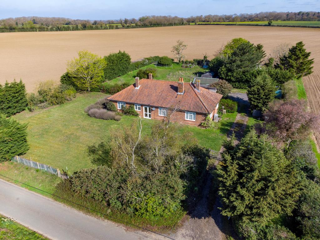 Seckford Hall Road, Great Bealings... 4 bed bungalow - £750,000