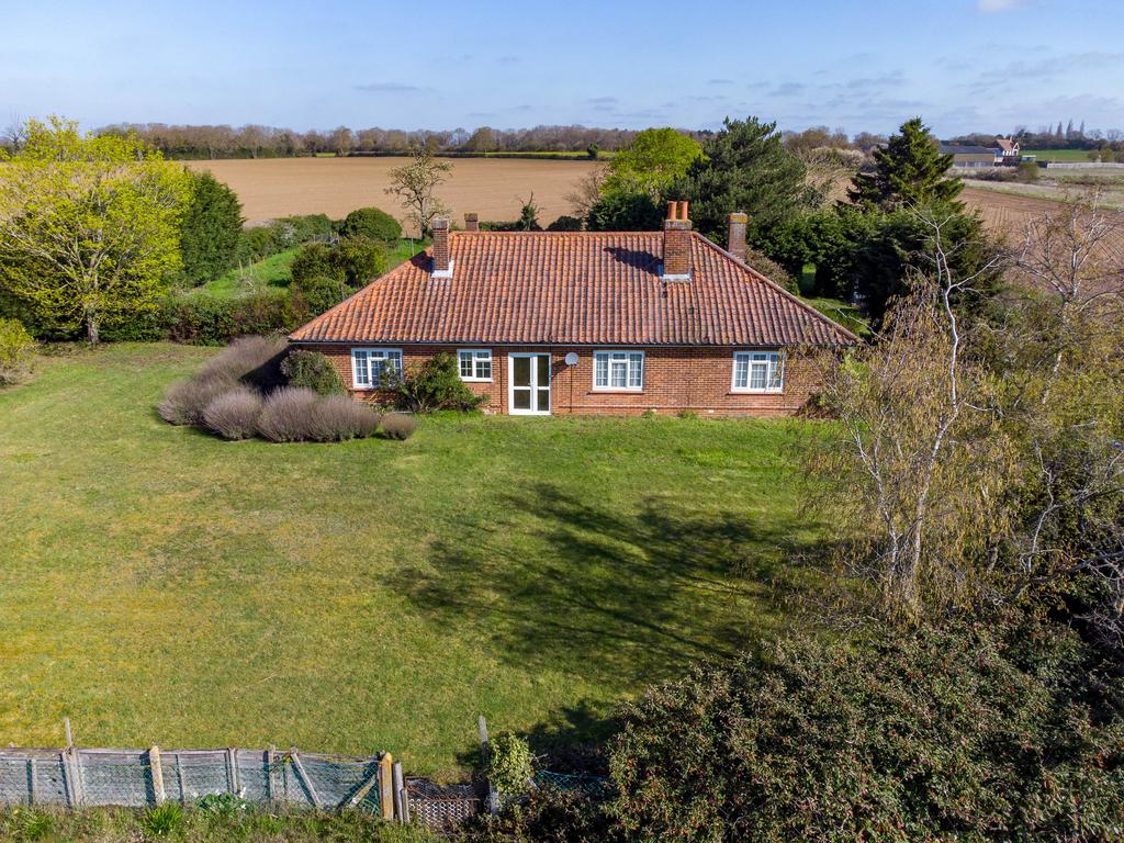Seckford Hall Road, Great Bealings... 4 bed bungalow - £750,000