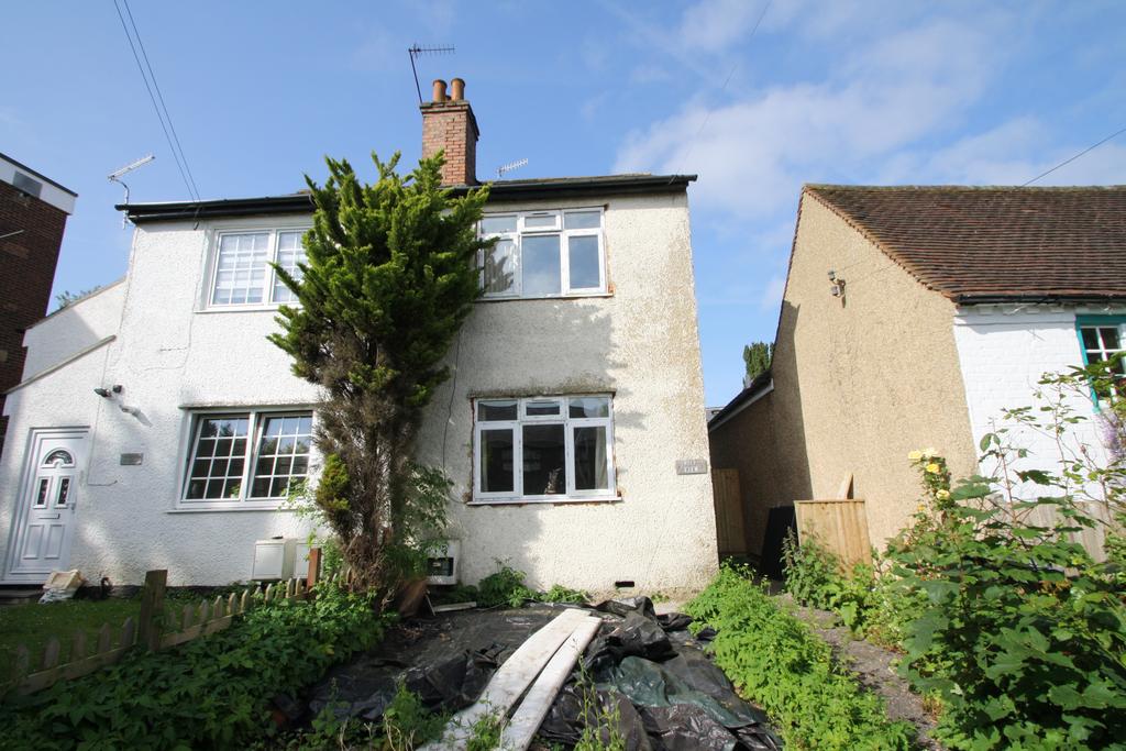Hillview, Sparrows Herne, Bushey WD23... 3 bed semi-detached house - £ ...