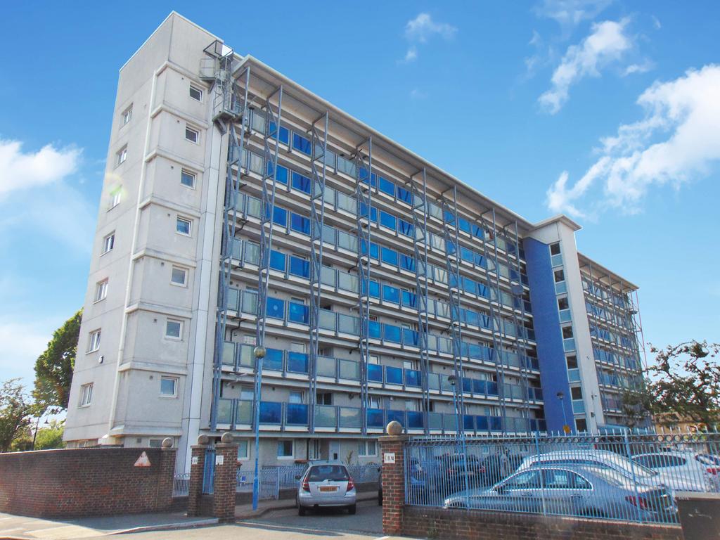 Beaconsfield Road, London, E16 2 bed flat for sale - £269,999