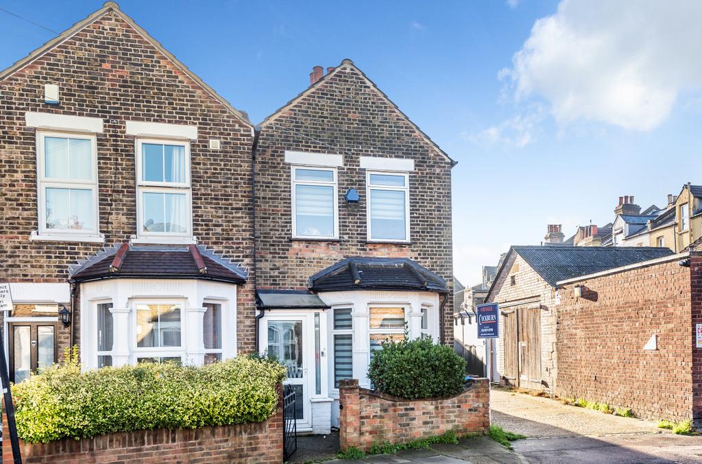 Reventlow Road, London, SE9 2 bed end of terrace house - £400,000