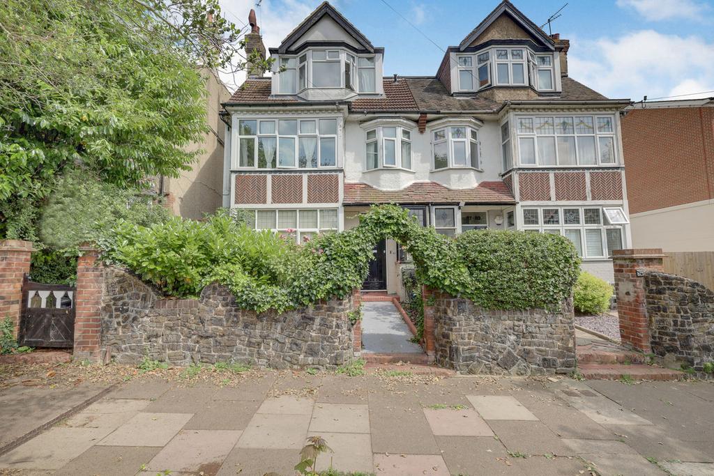 Ditton Court Road, Westcliff-on-sea, SS0 4 bed maisonette for sale - £ ...