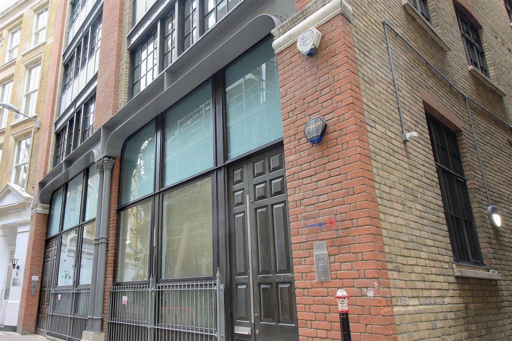 3 Ludgate Square, London EC4M Studio - £295,000