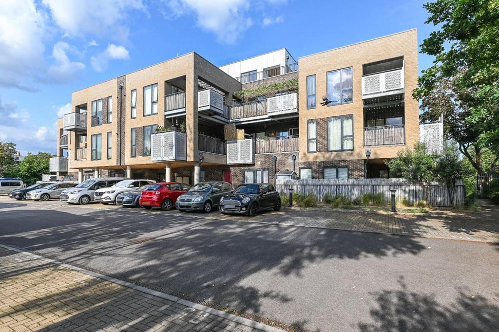 Rectory Field Crescent, London 1 bed flat - £230,000