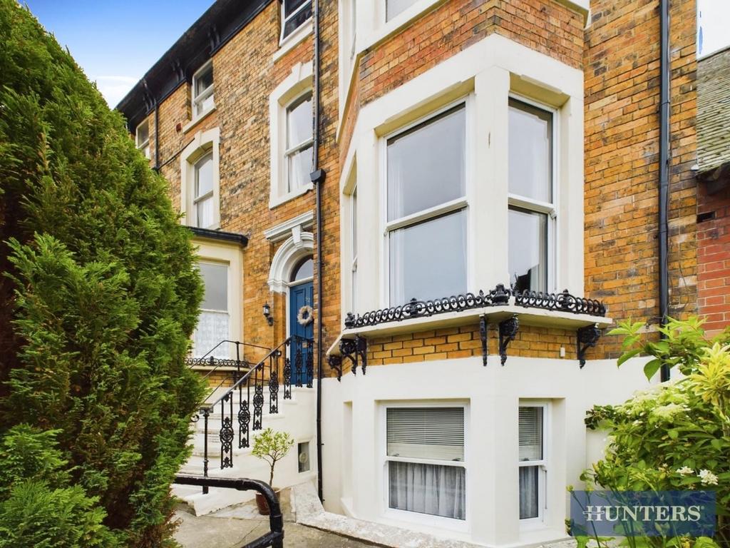 Westbourne Grove, Scarborough 6 bed end of terrace house - £350,000