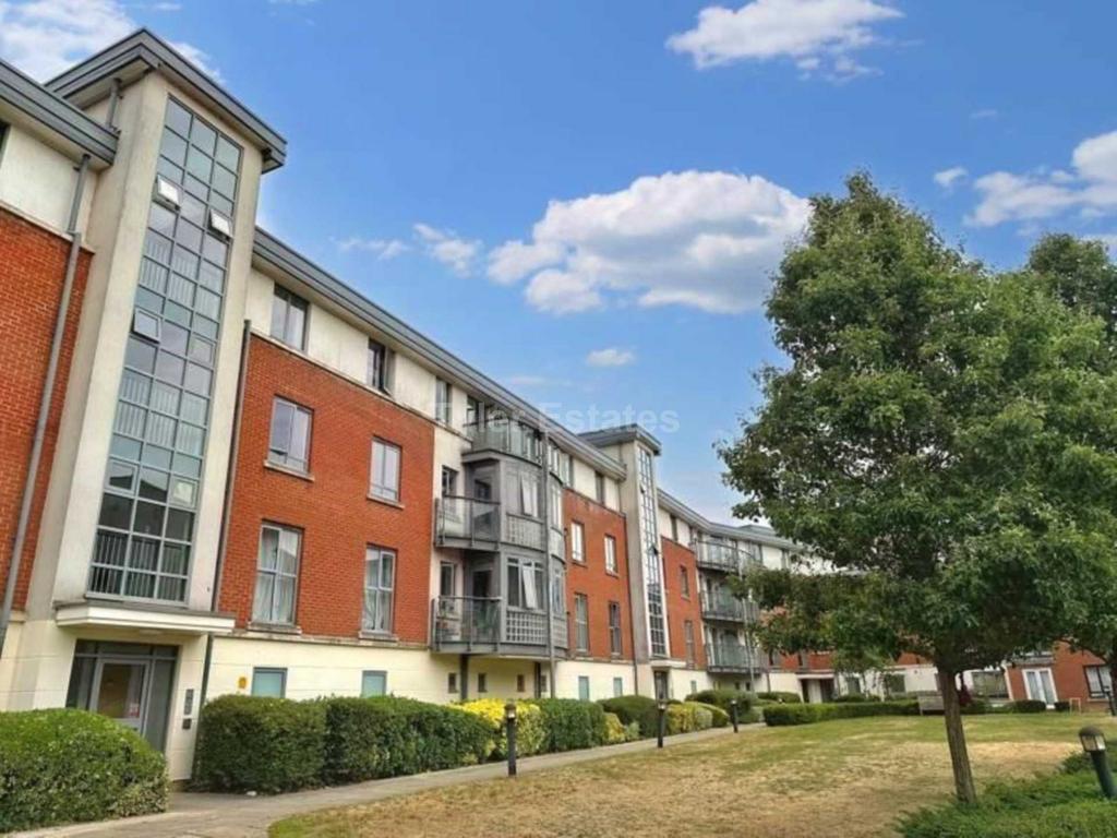 Victoria Court, Chelmsford CM1 2 bed apartment - £250,000