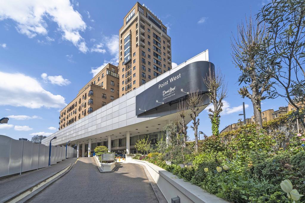 Cromwell Road, SW7 2 bed apartment - £3,683 pcm (£850 pw)