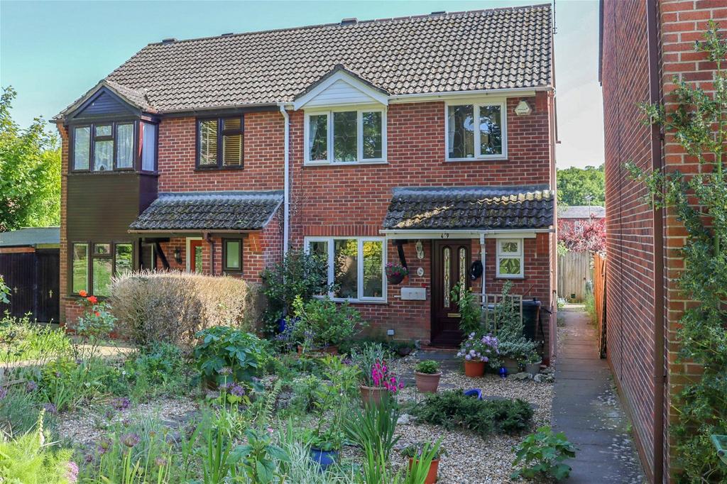 Orchard Close, Alresford, SO24 9PY 3 bed semi-detached house - £415,000