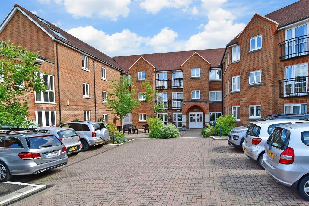 St. Agnes Road, East Grinstead, West... 1 bed flat - £110,000