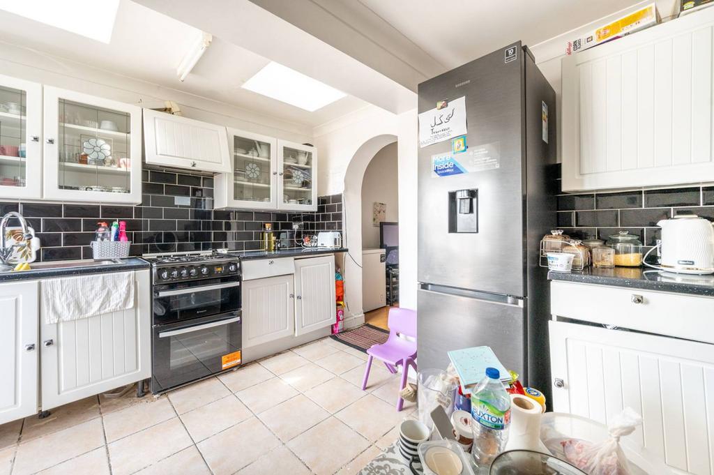 Strone Road, Manor Park, London, E12 3 bed terraced house for sale - £ ...