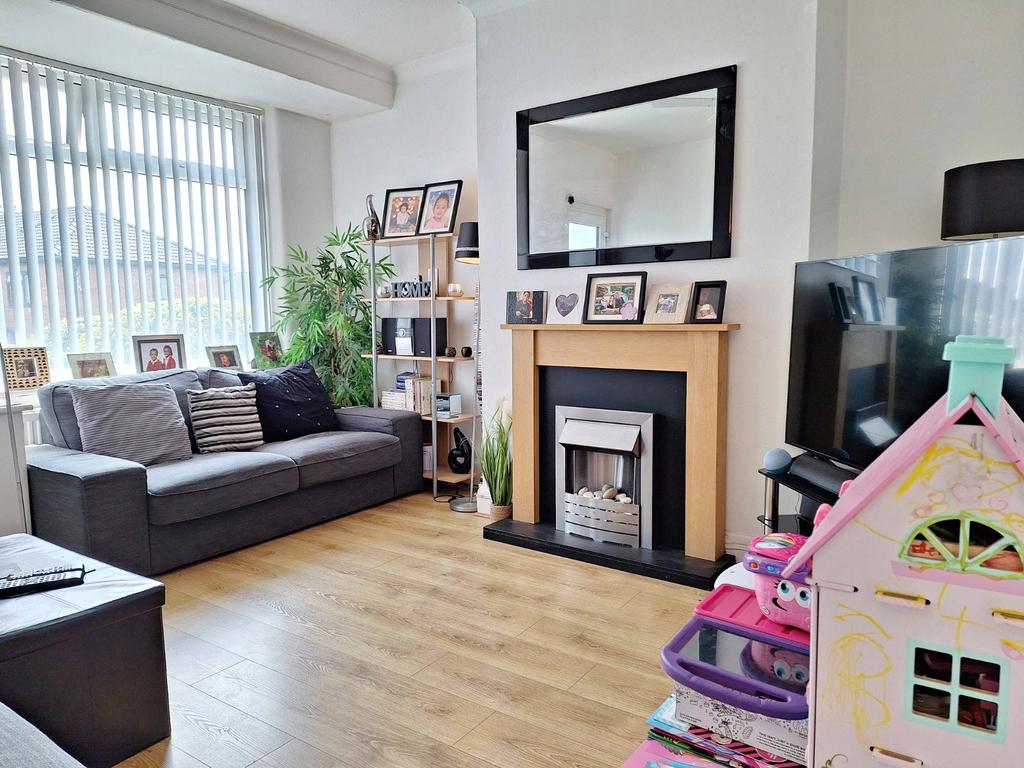 Block Lane, Chadderton, Oldham, OL9 2 bed townhouse - £140,000