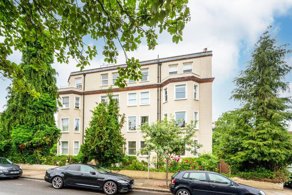 Putney Heath Lane, Putney, London, SW15 3 bed flat - £2,750 pcm (£635 pw)