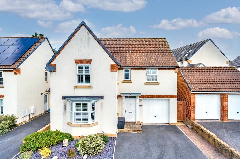 Greystone Walk, Cullompton, Devon, EX15 4 bed detached house for sale ...