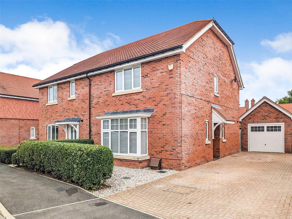 The Pippins, Swallowfield, Reading, Berkshire, RG7 3 bed semi-detached ...