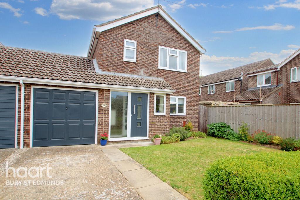 Woodside Close, Bury St Edmunds 3 bed link detached house - £340,000
