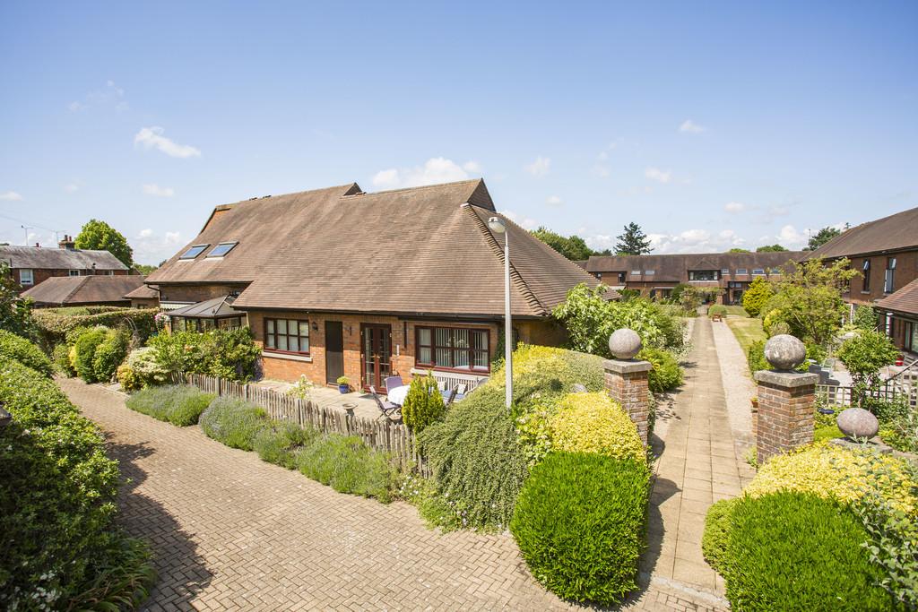 Home Farm Court, Frant 2 bed semi-detached bungalow - £450,000