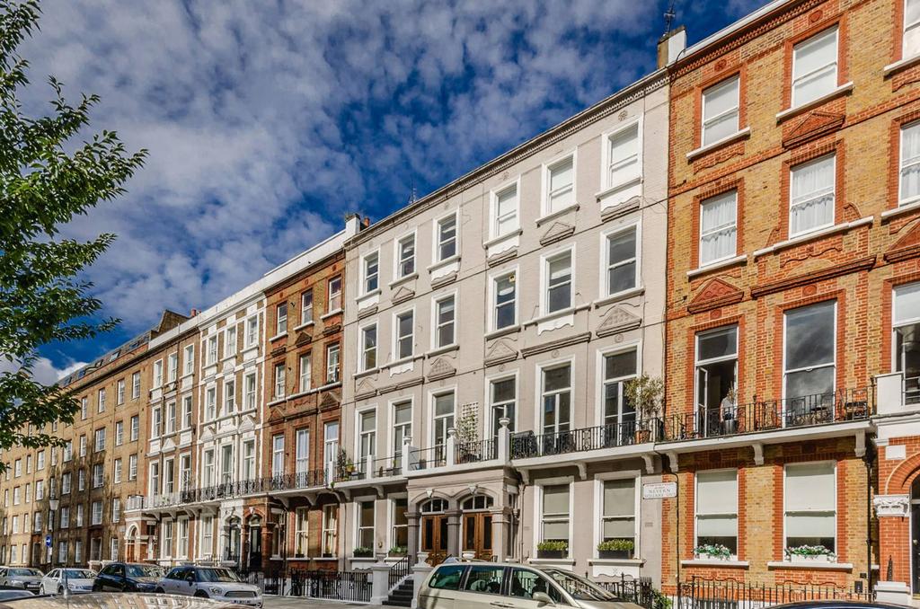 Nevern Square, Earls Court, London, SW5 2 bed flat - £3,250 pcm (£750 pw)