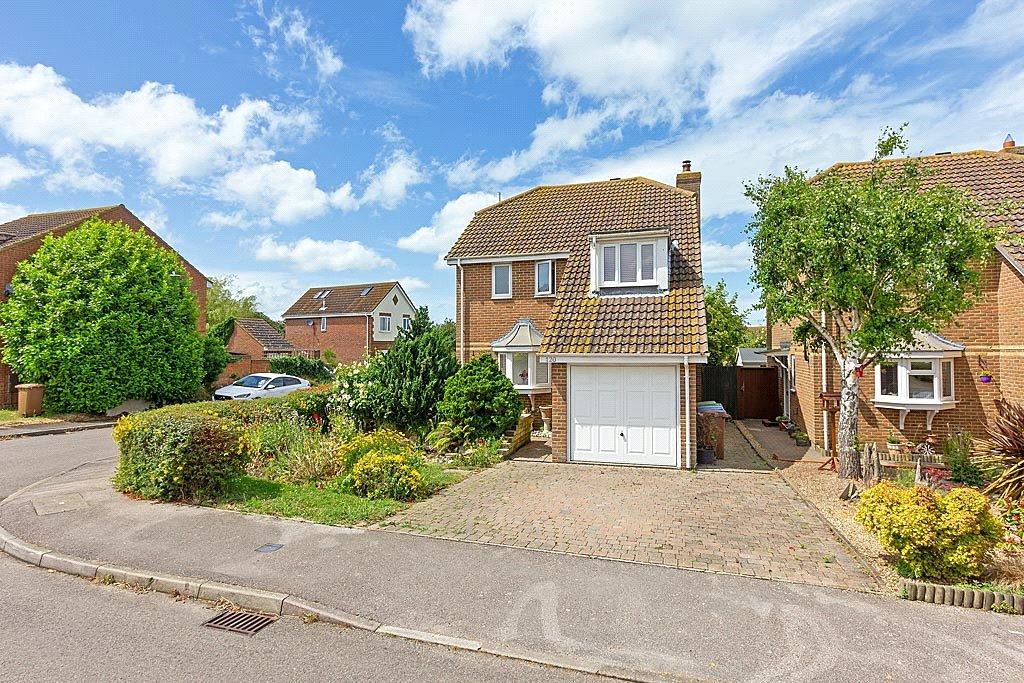 Anne Boleyn Close, Eastchurch... 3 bed detached house - £345,000