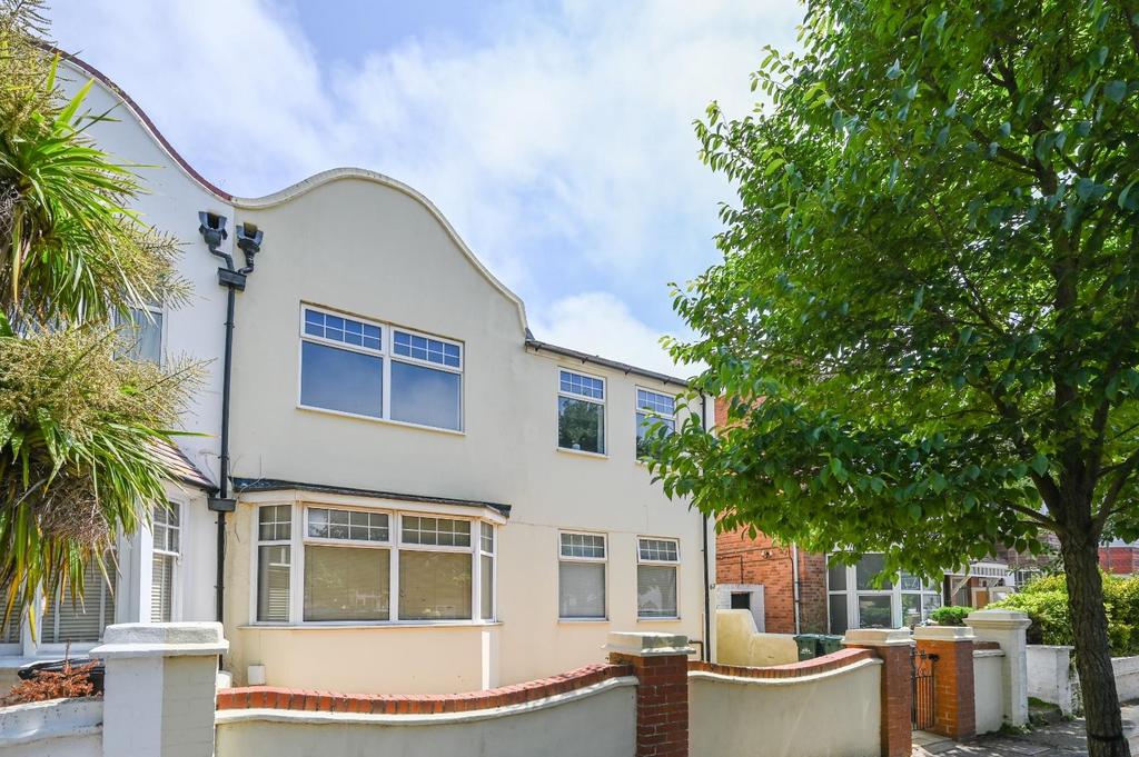 Langdale Road, Hove 1 bed apartment - £300,000
