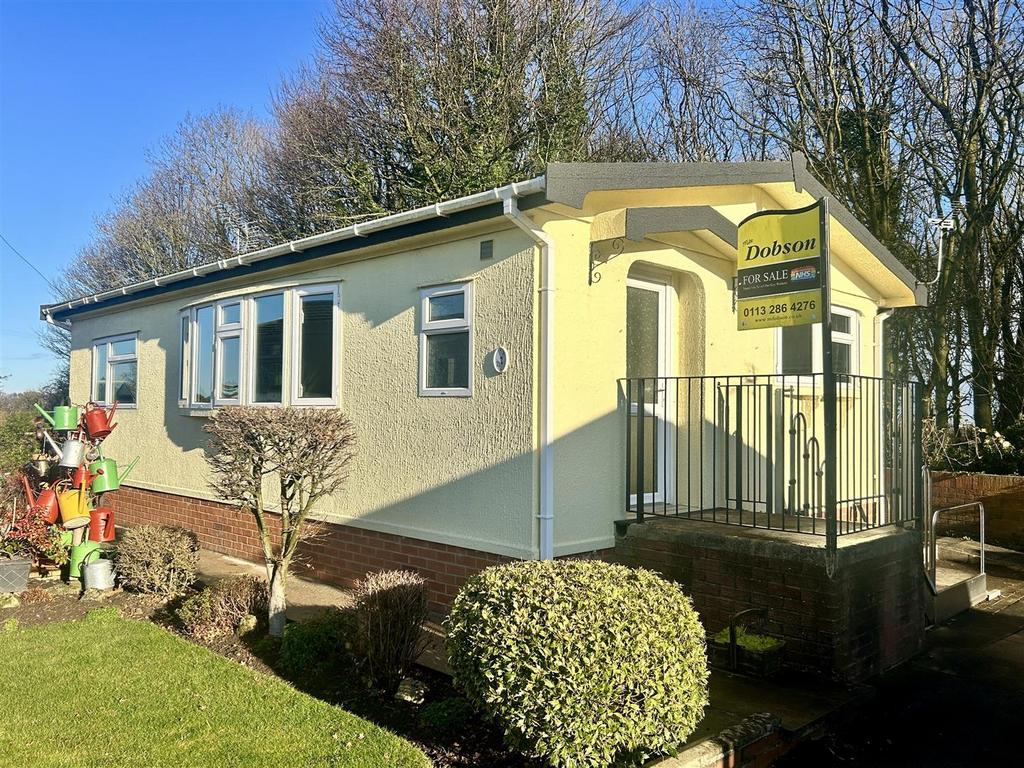 Newfield Crescent, Garforth, Leeds 2 bed park home for sale - £125,000