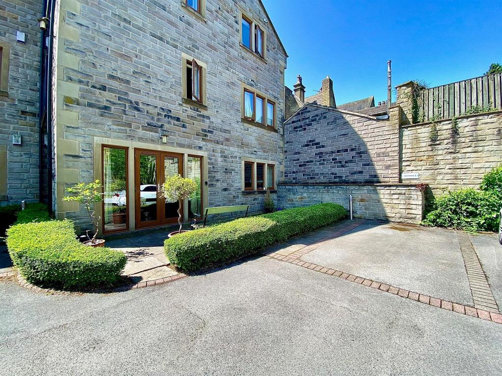 Lime Tree Court, Huddersfield 2 bed apartment - £155,000
