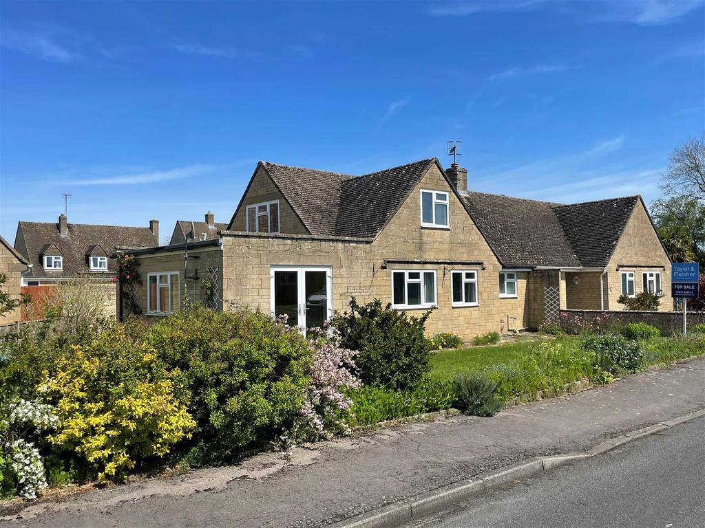 Roman Way, Bourton-On-The-Water... 2 bed semi-detached bungalow - £350,000